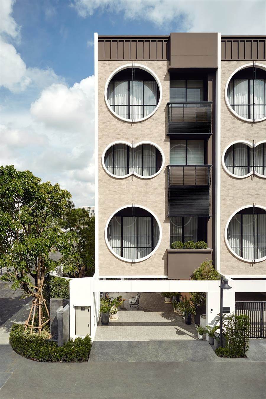 แนะนำบ้าน Noble Curve เอกมัย - รามอินทรา บ้านหลังใหญ่ ดีไซน์ดูดี มีเอกลักษณ์ พื้นที่ใช้สอยจัดเต็ม