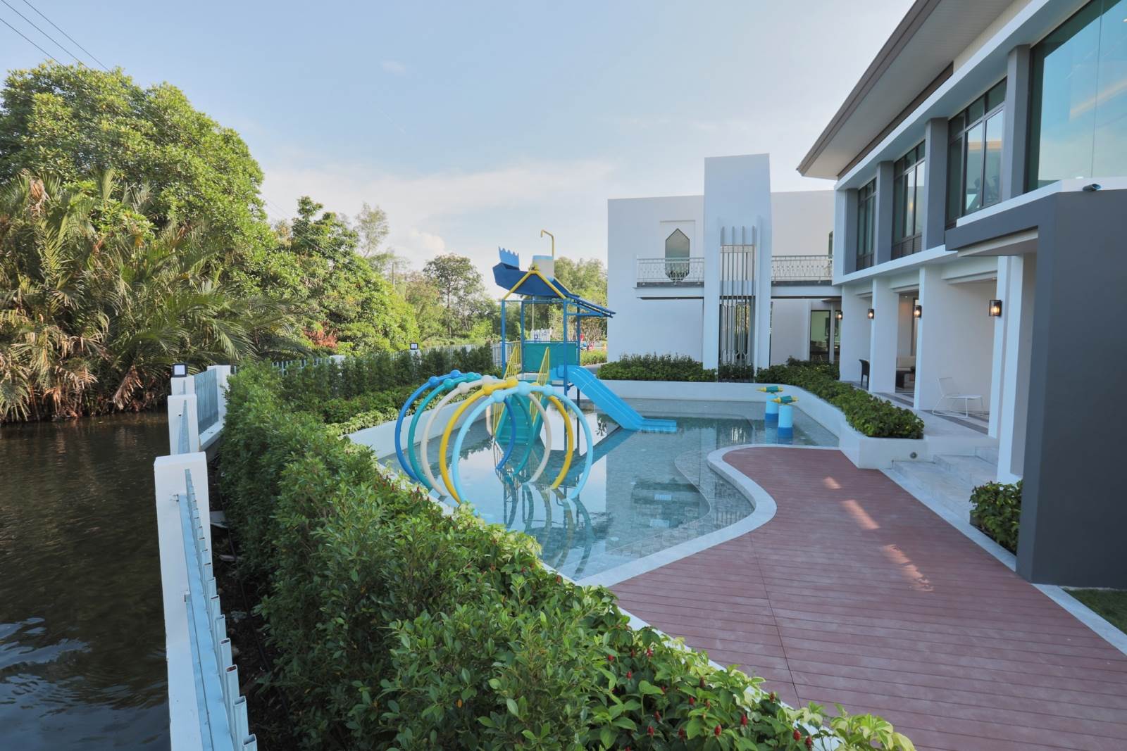 ซื่อตรง พรีเมี่ยม ไอแอม Suetrong Premium I’AM พระราม 2-แสมดำ พรั่งพร้อมด้วยอัตลักษณ์ ความหรูหรา