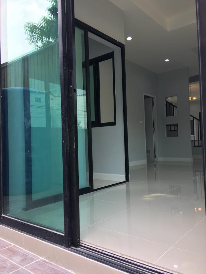 เดอะ ริช เกต The Rich Gate ทาวน์โฮมสไตล์โมเดิร์น เริ่มต้น 2.6 ล้านบาท